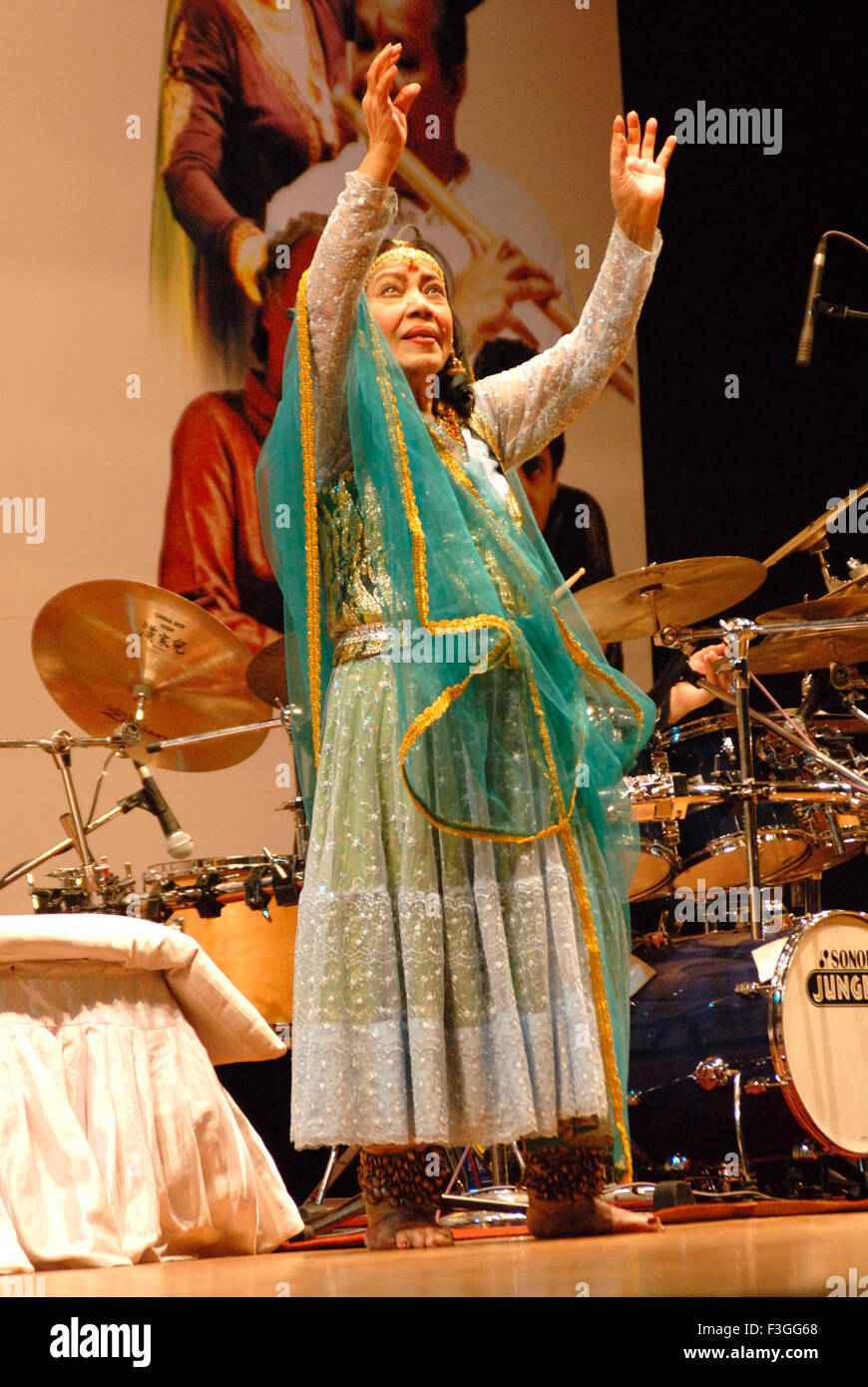 Dance kathak instrument hi-res stock photography and images - Alamy