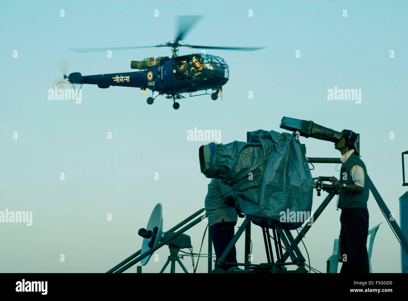 Security helicopter hi-res stock photography and images - Alamy