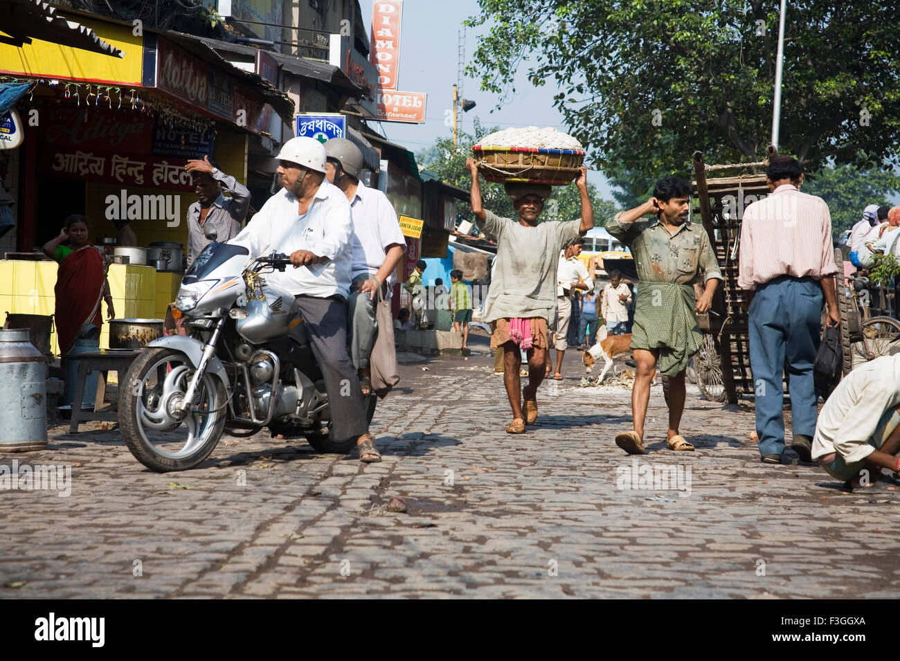 Street Scene ; Howrah ; Calcutta Kolkata ; West Bengal ; India Stock ...