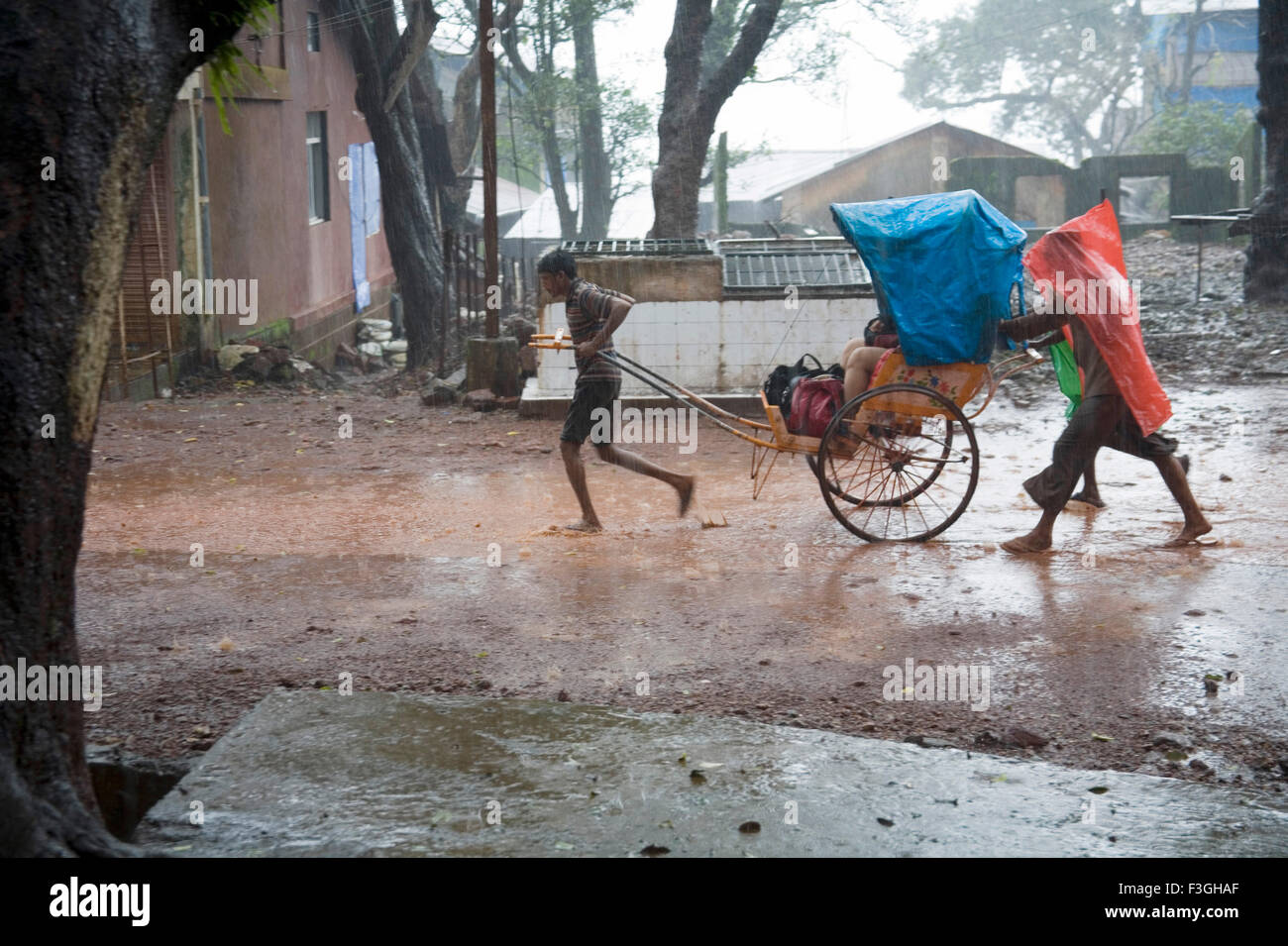 Man pulling rickshaw hi-res stock photography and images - Alamy