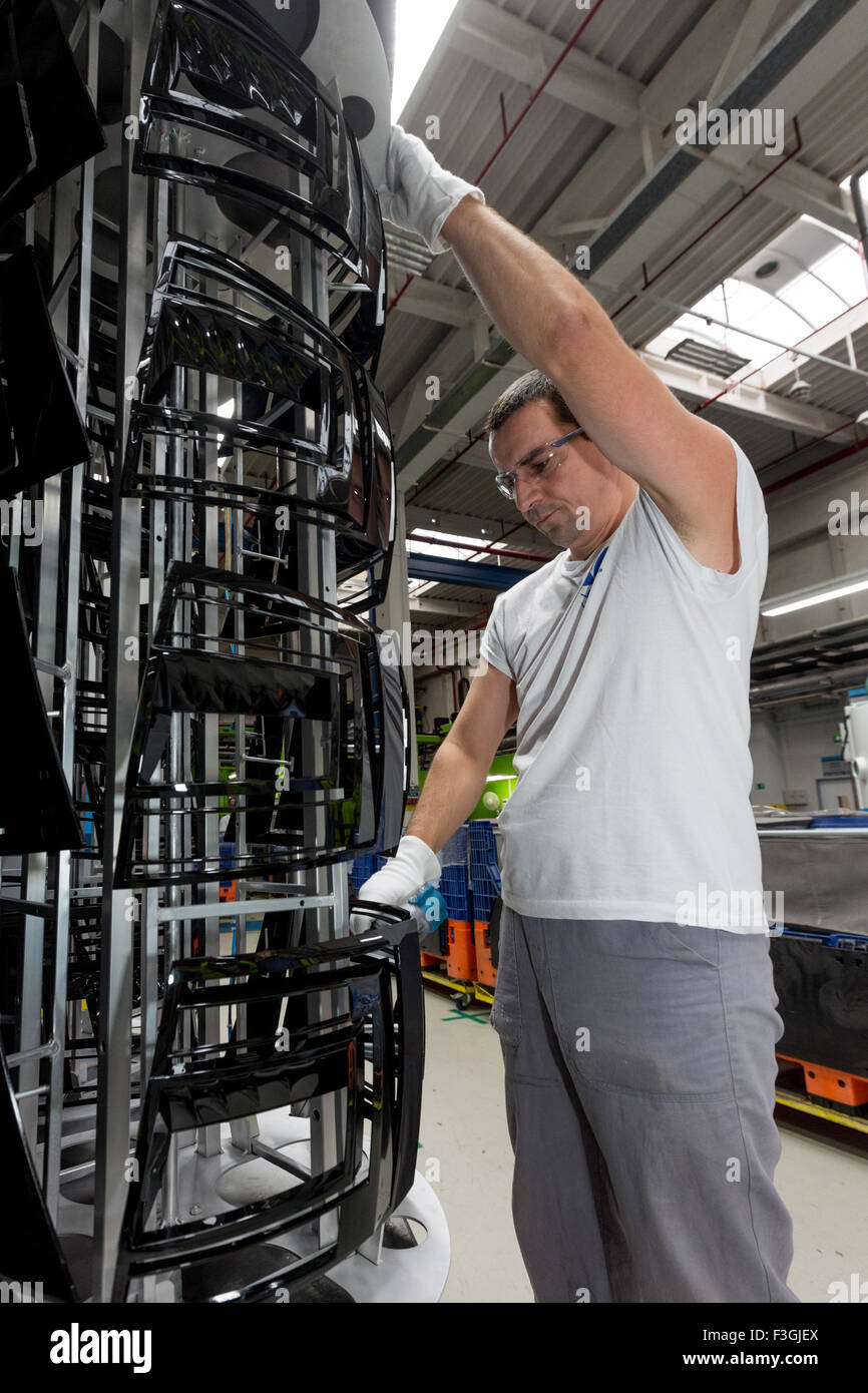 Car light manufacturer varroc lighting hi-res stock photography and ...