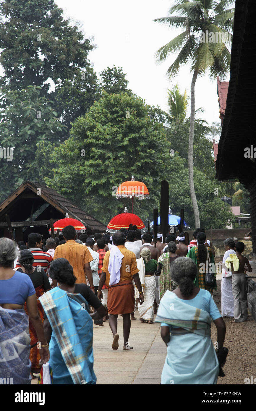 Worshipers doing rounds of temple ; Parthasarthy ; Aranmula ; Kerala ...