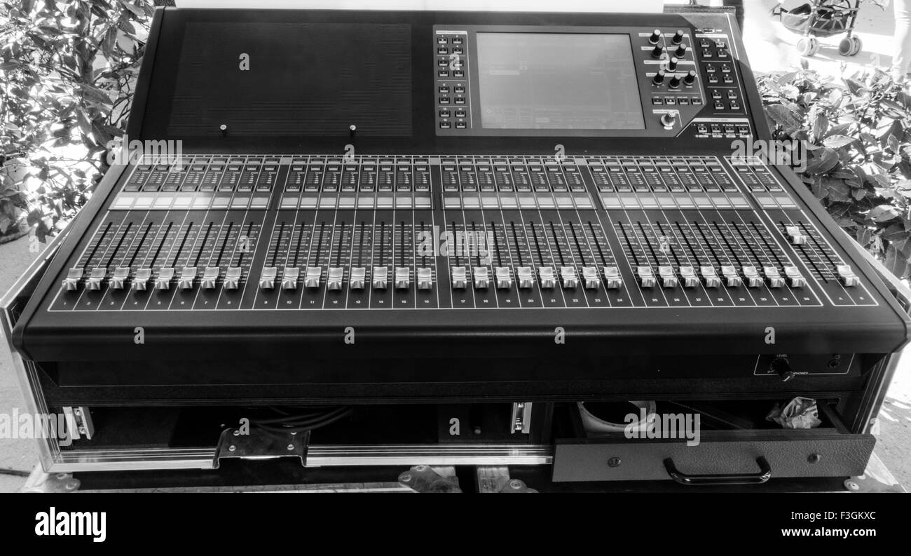 Audio mixer table hi-res stock photography and images - Alamy