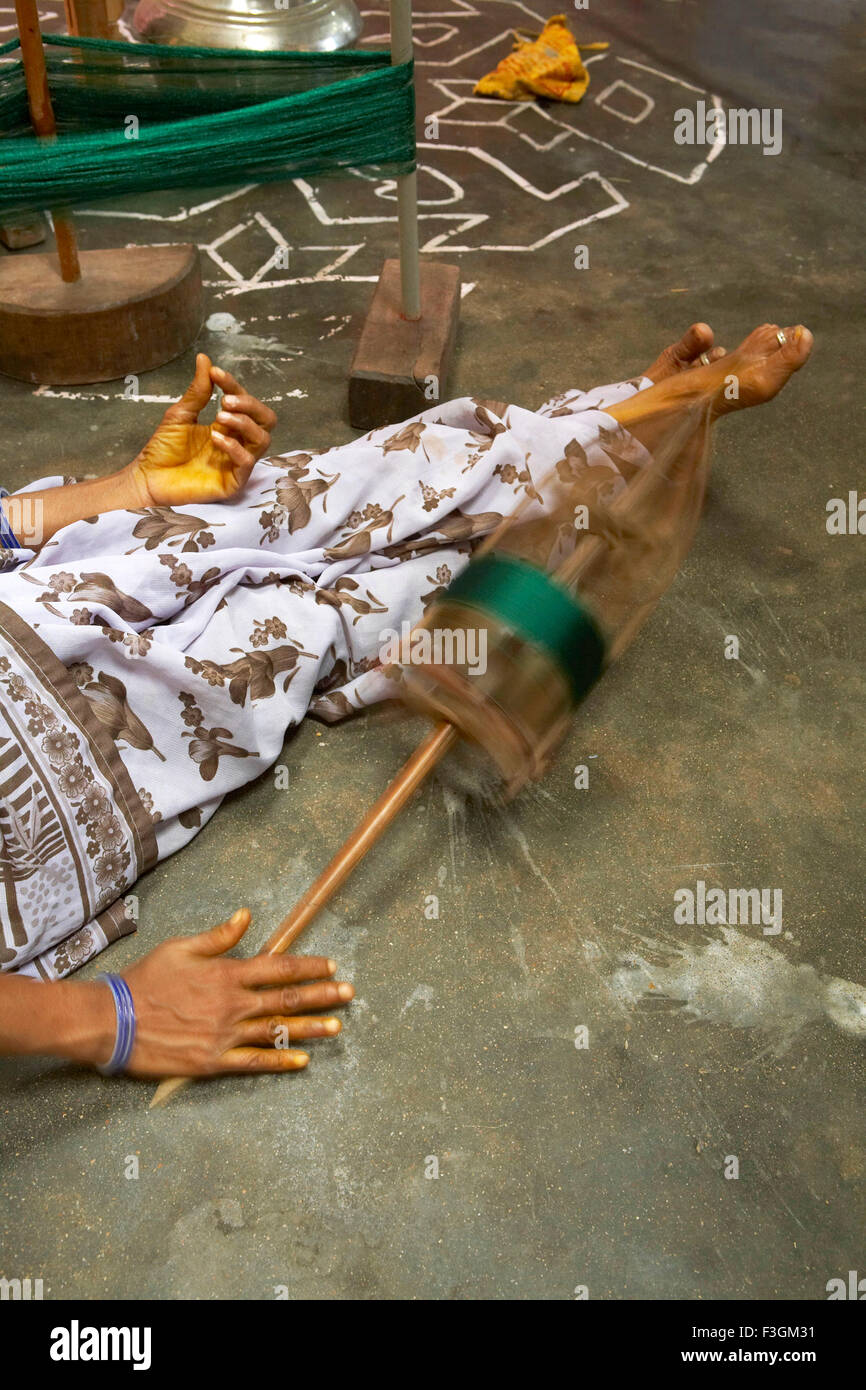 Hand spindle hi-res stock photography and images - Alamy