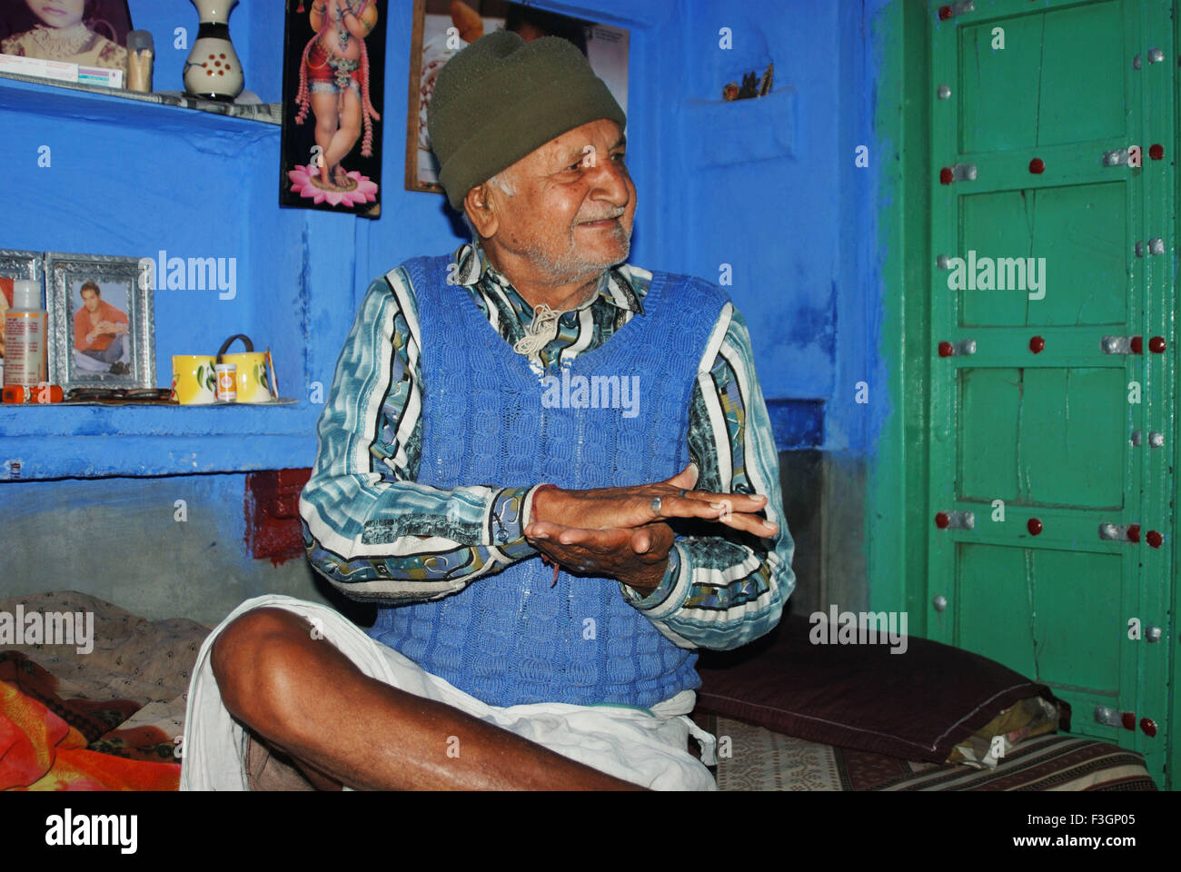 Old man preparing kheni ; Jodhpur ; Rajasthan ; India Stock Photo - Alamy