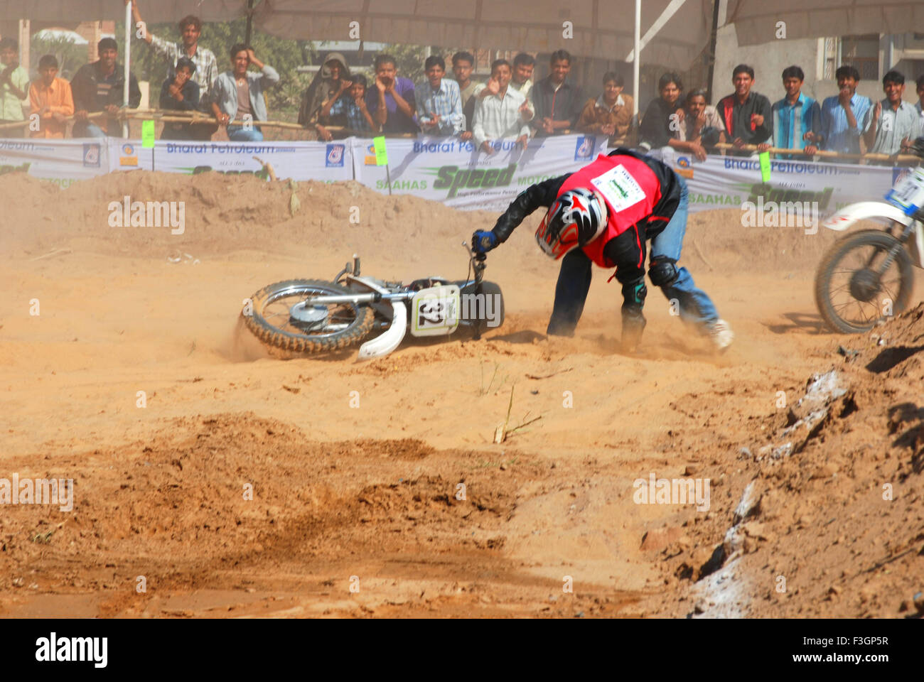Bike rider fall down on bike in All India Saahas speed motocross ...