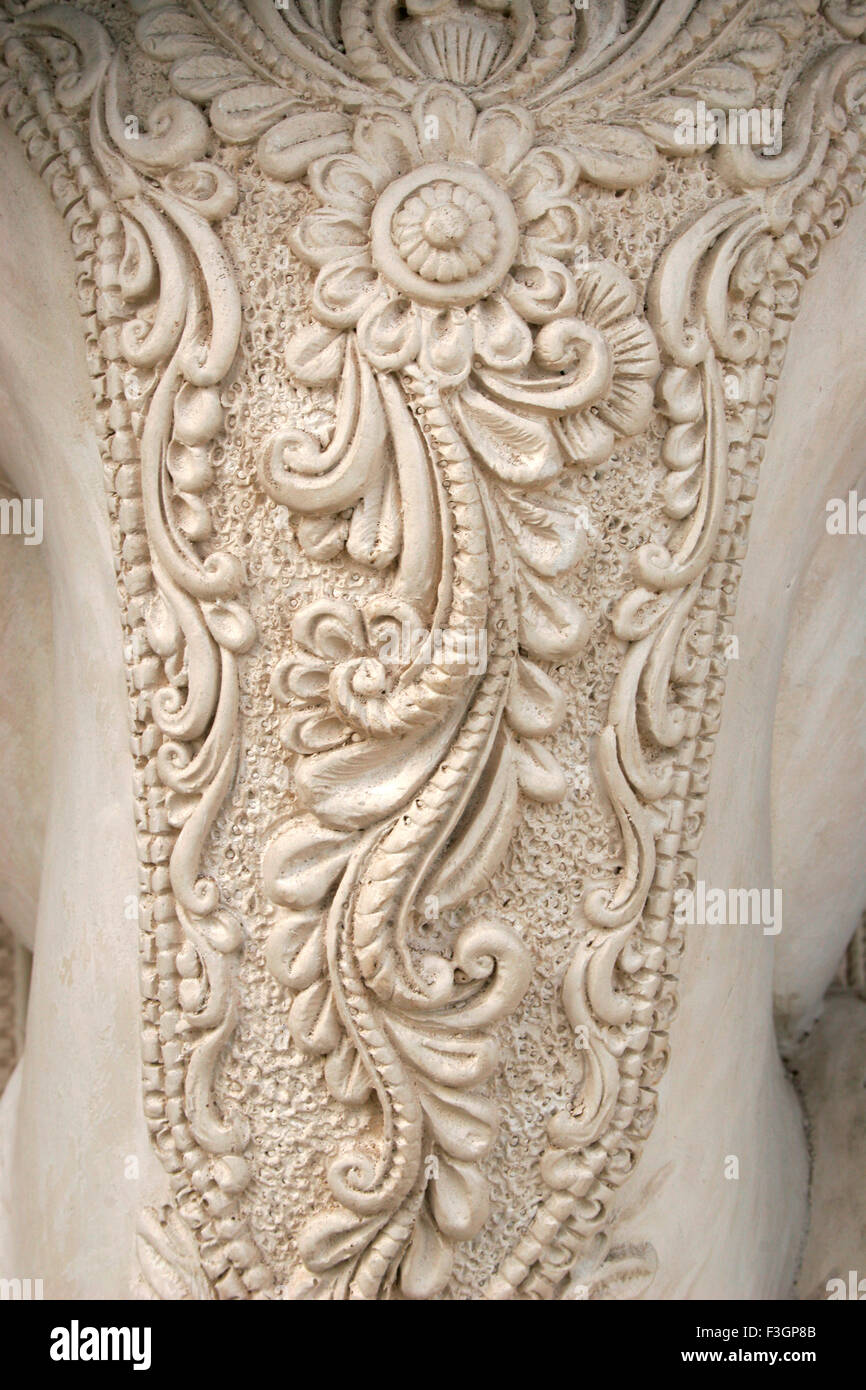 Sculpture idol carving hi-res stock photography and images - Alamy