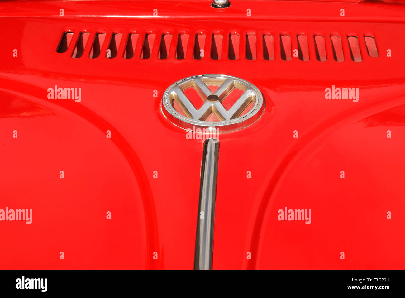 Car bonnet emblem hi-res stock photography and images - Alamy
