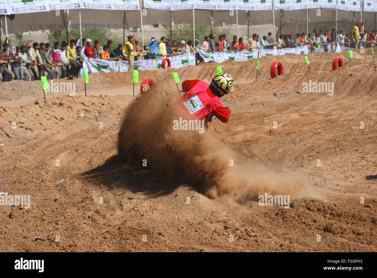 Bike rider fall down in All India Saahas speed motocross ; Jodhpur ...