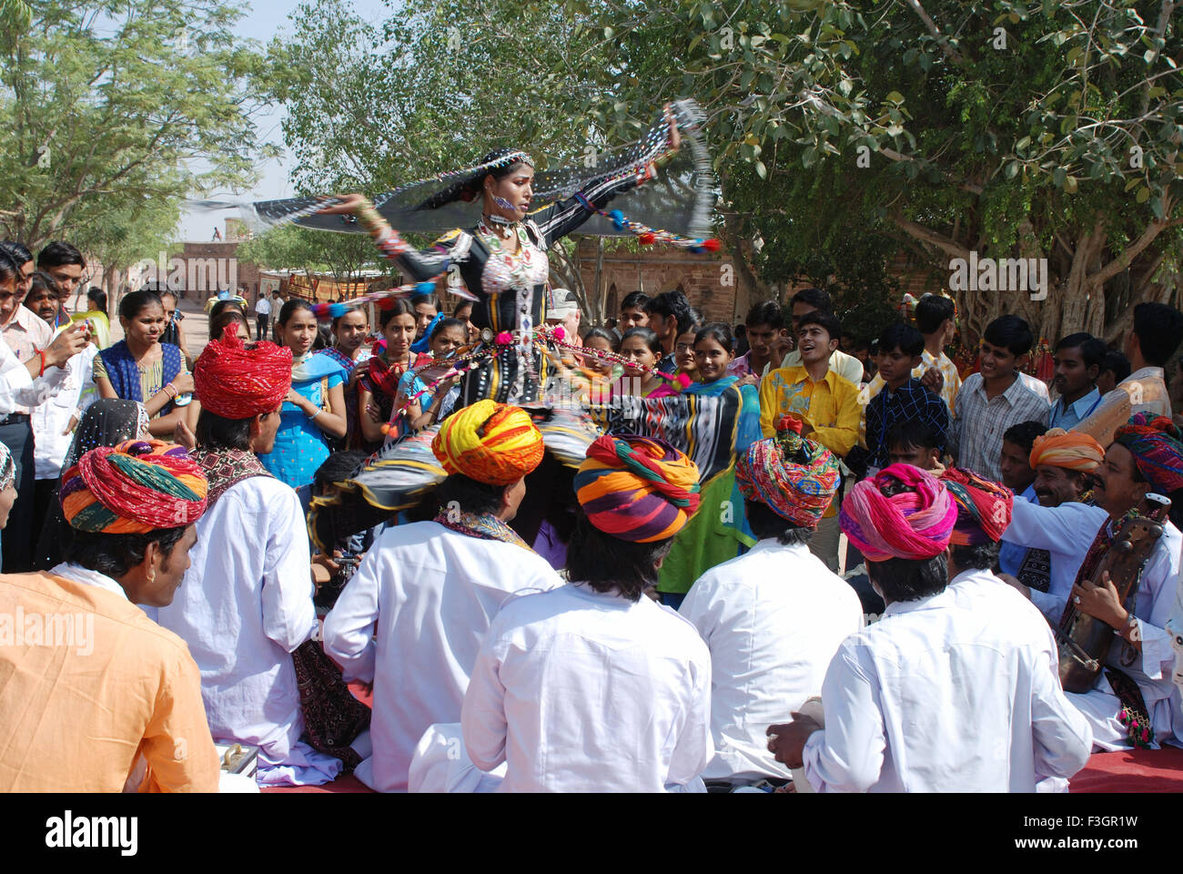Kalbelia dance hi-res stock photography and images - Alamy