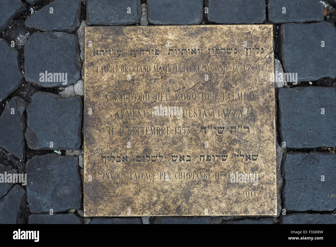Plaque in ground hi-res stock photography and images - Alamy