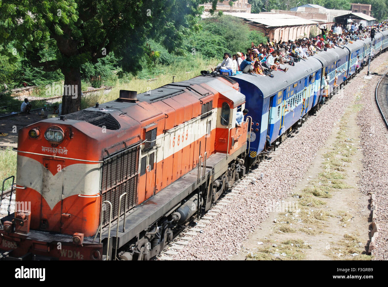 People Sitting On Roof Train High Resolution Stock Photography and ...