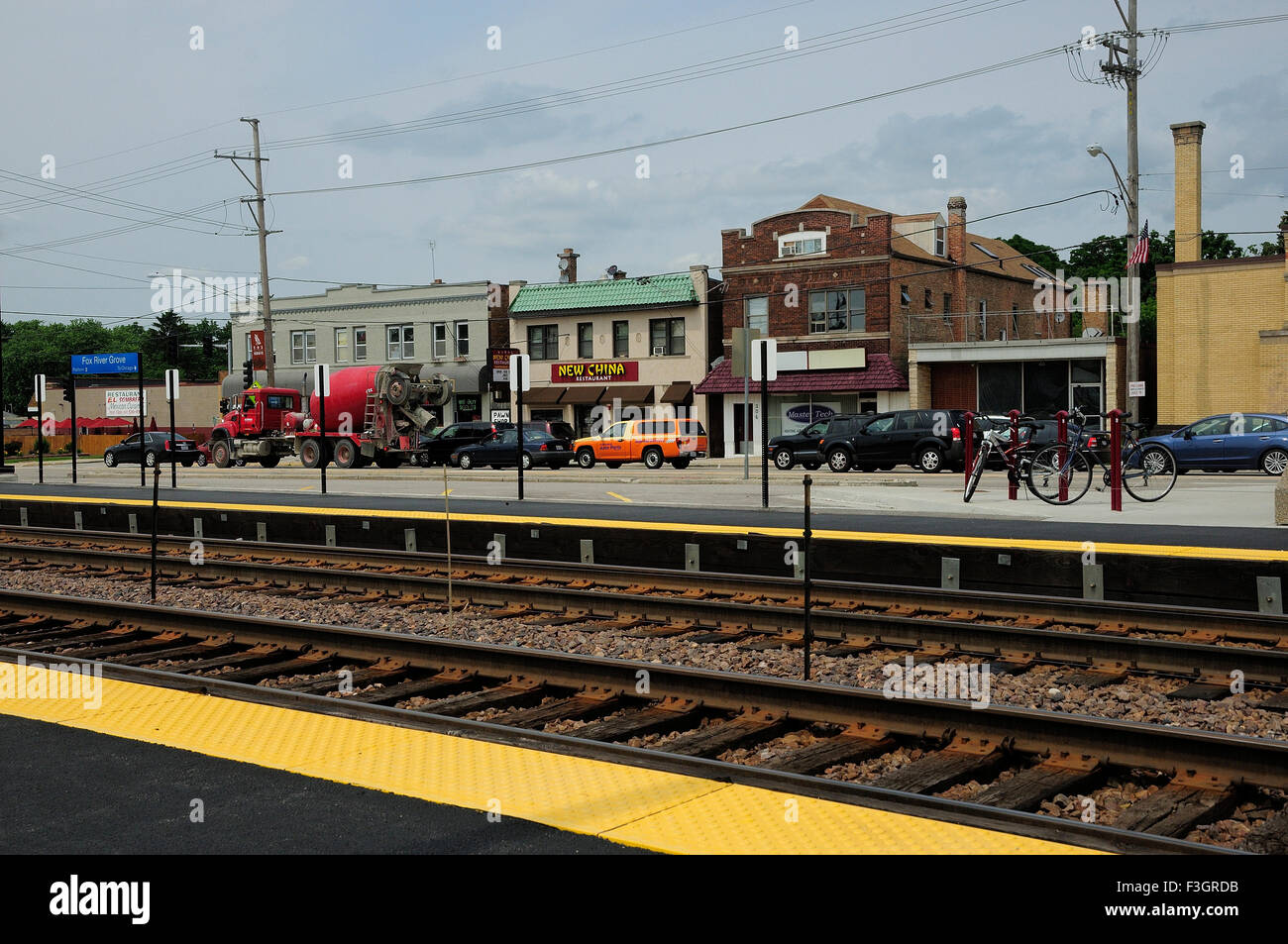Metra schedule hi-res stock photography and images - Alamy