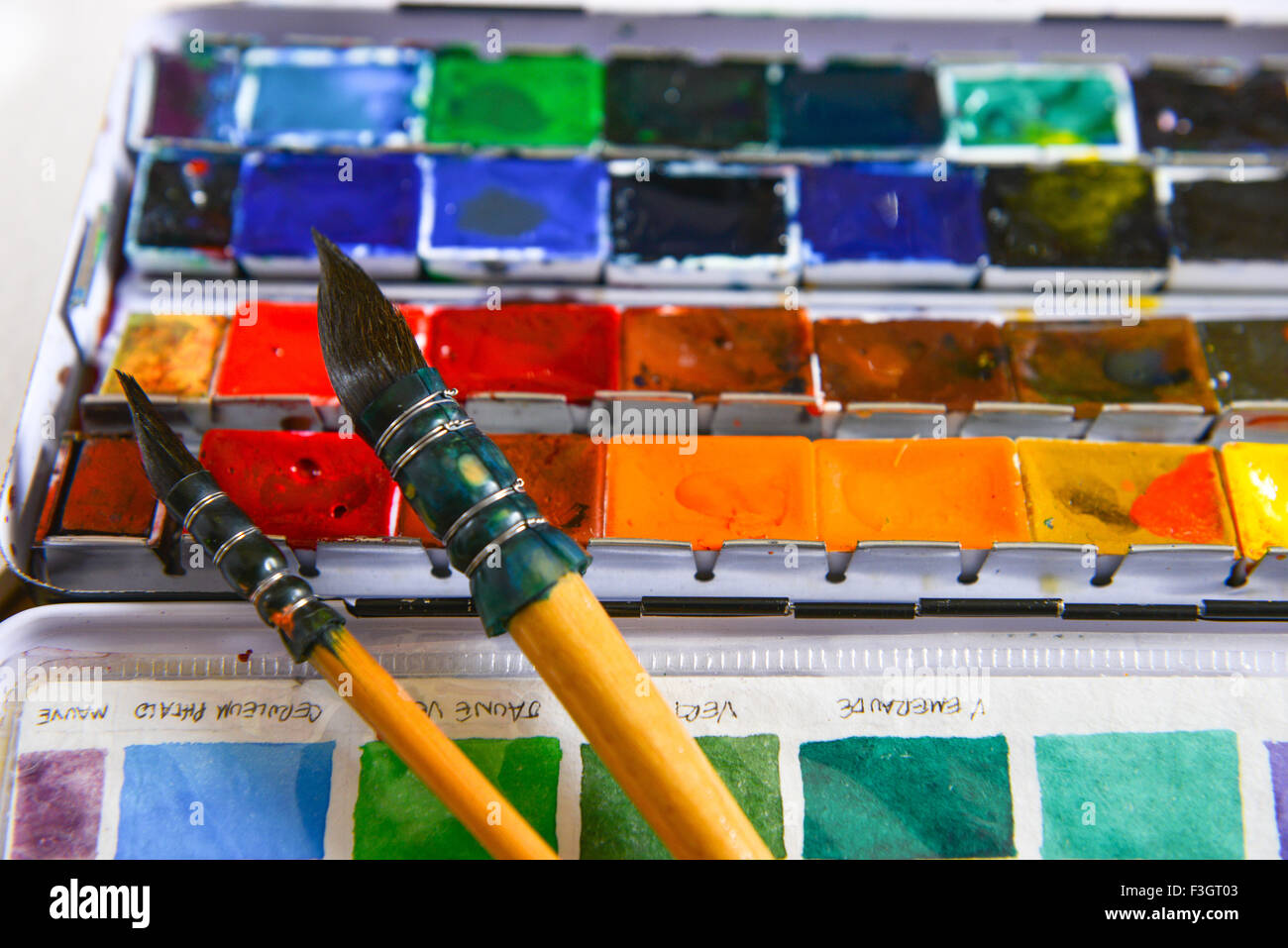 Box of watercolors with two brushes Stock Photo - Alamy