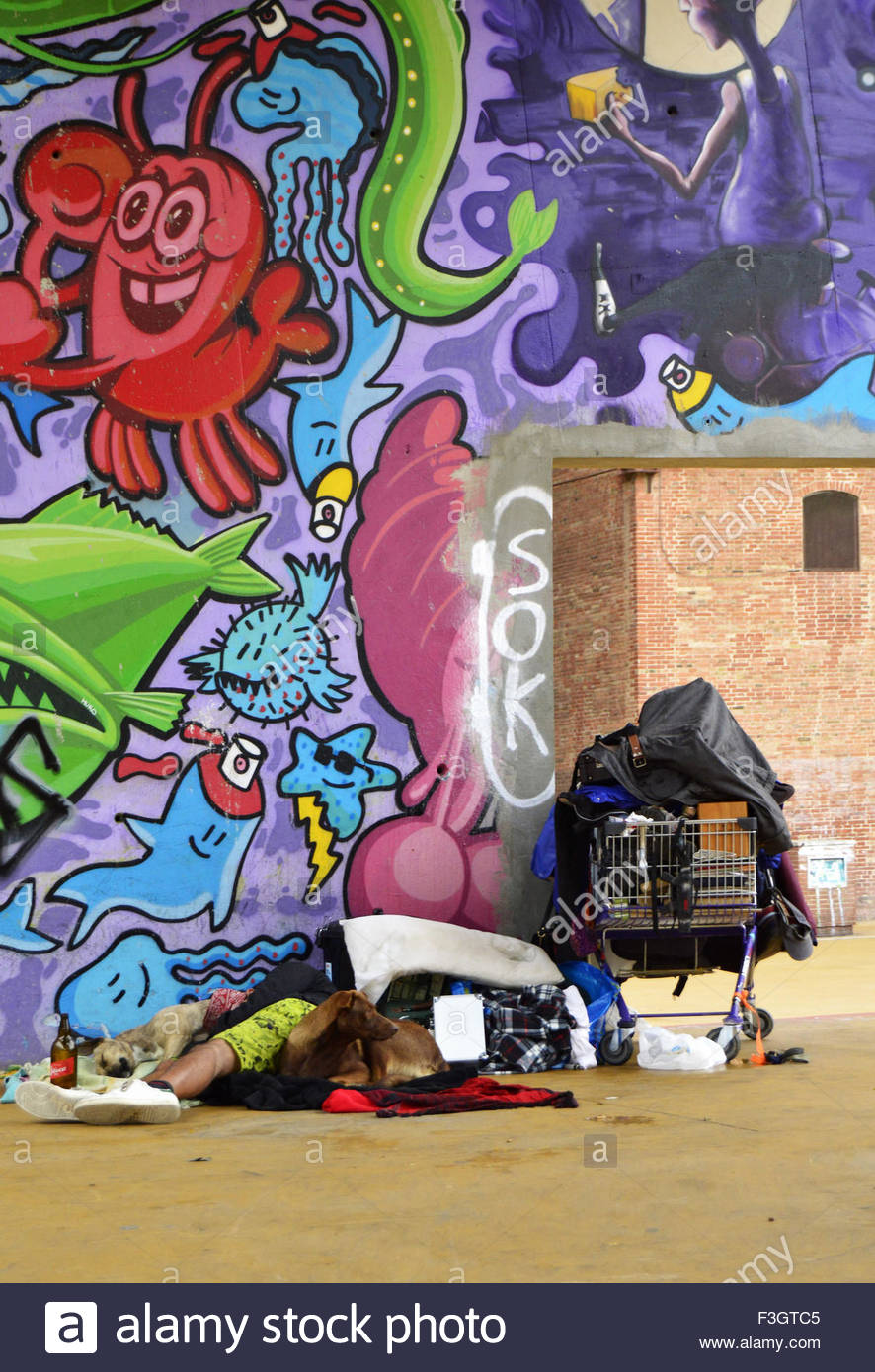 Homeless Shelter Stock Photos & Homeless Shelter Stock Images - Alamy