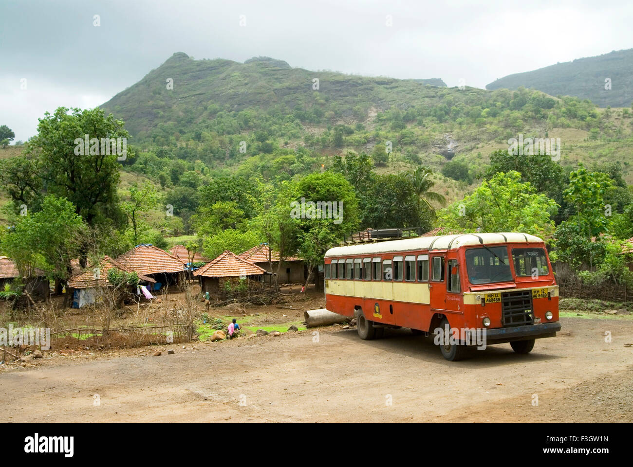 Village road morning maharashtra india hi-res stock photography and ...