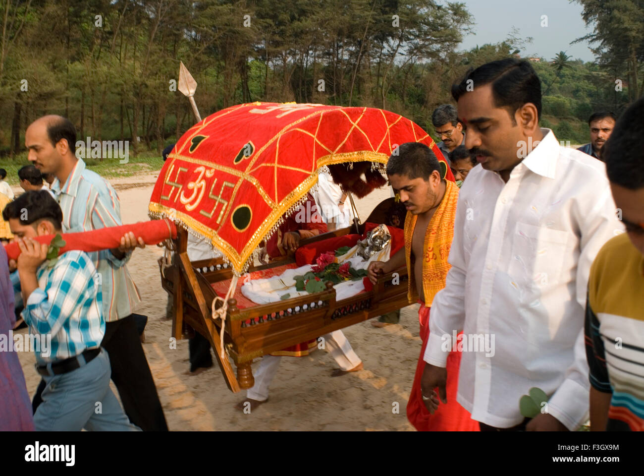 File:Tukaram Maharaj Palkhi (palanquin) Wikipedia, 53% OFF