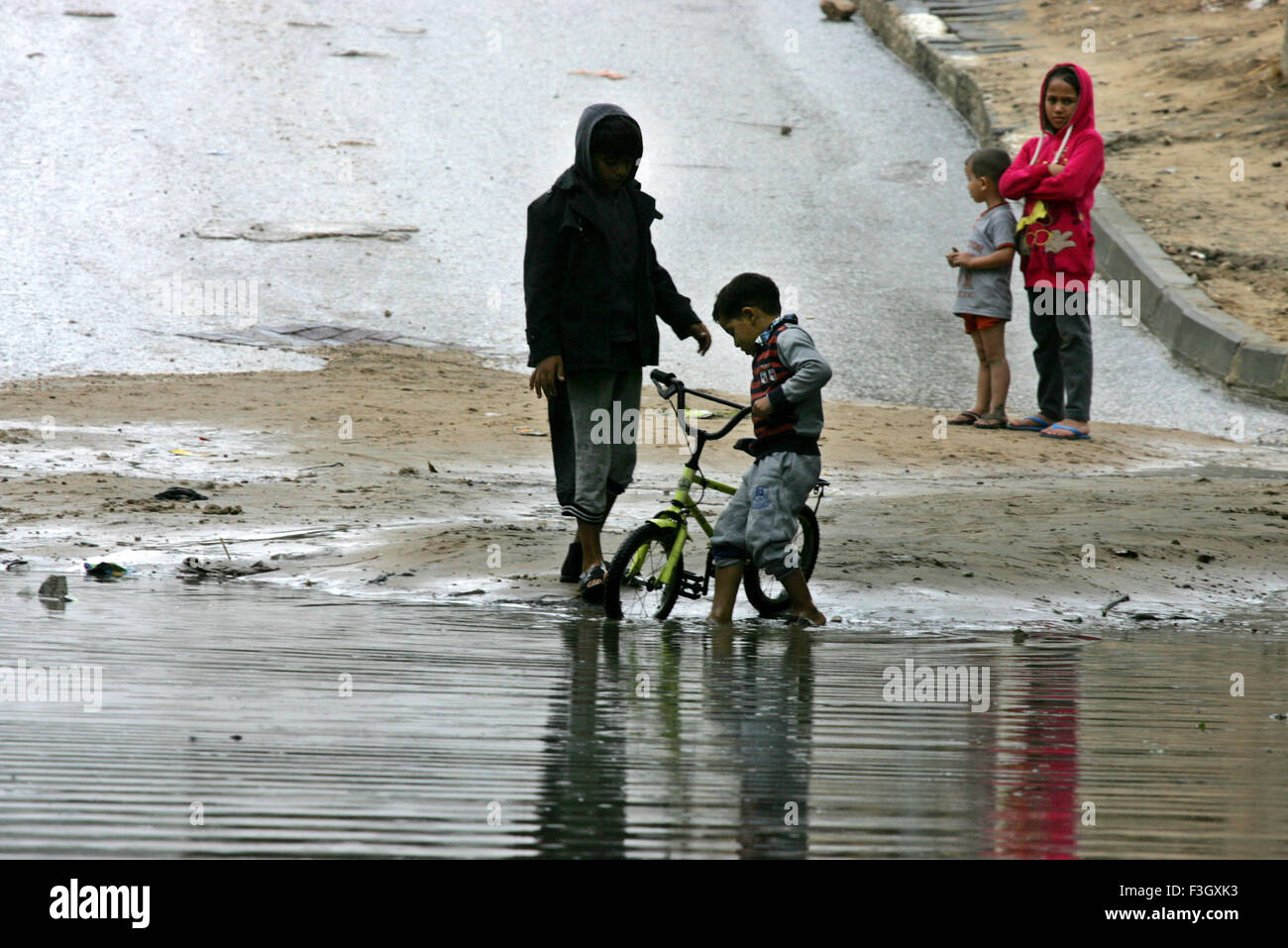 Khan Younis, Gaza Strip, Palestinian Territory. 7th Oct, 2015 ...