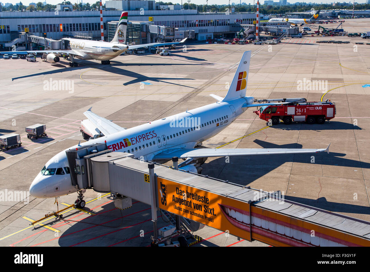 Plane gate hi-res stock photography and images - Alamy