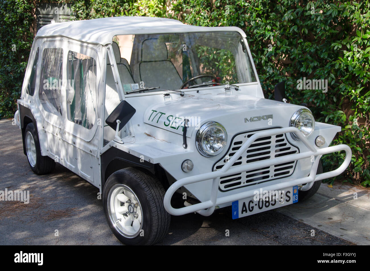 Austin mini moke hi-res stock photography and images - Alamy
