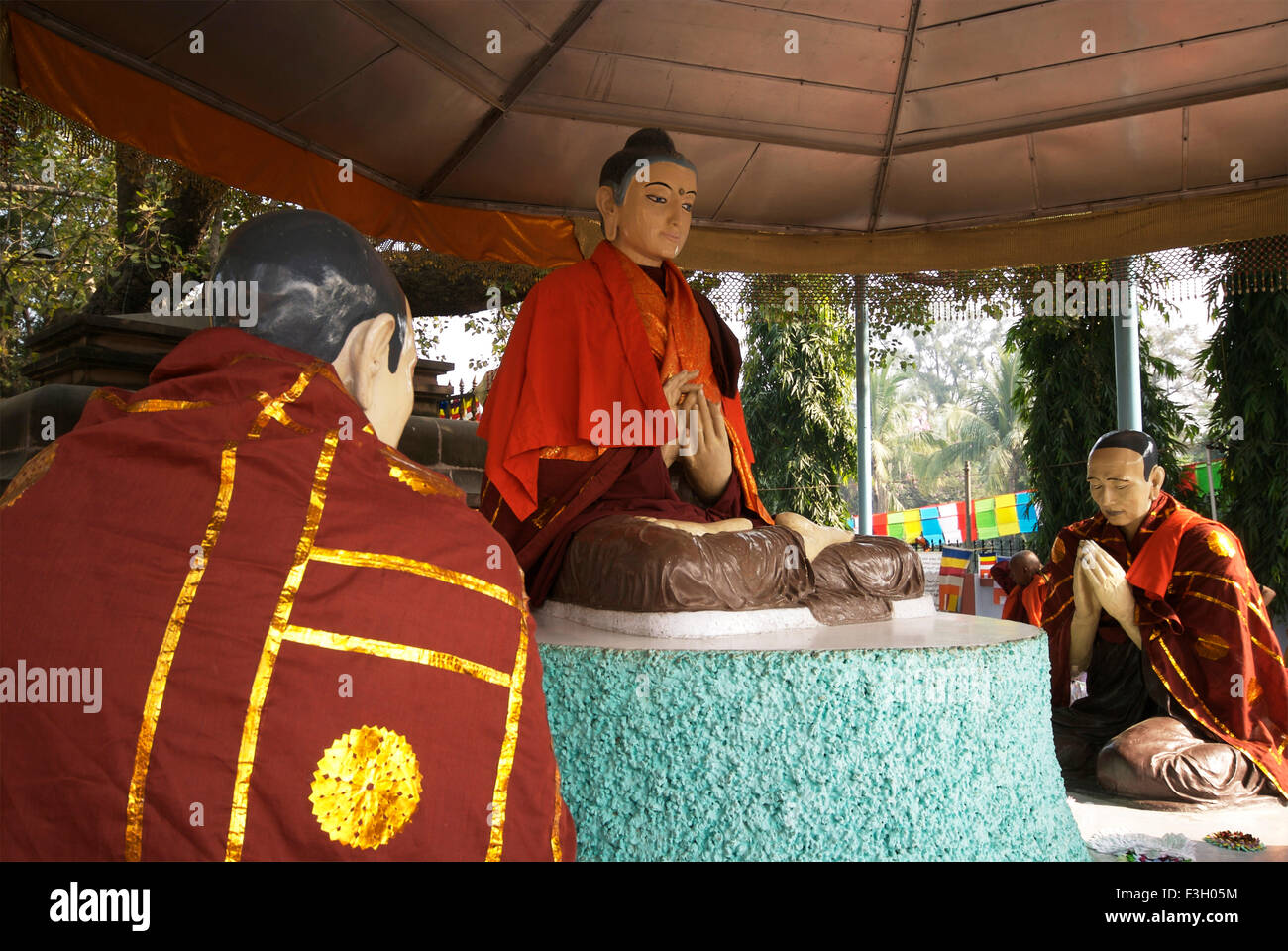 Dhamma chakka hi-res stock photography and images - Alamy