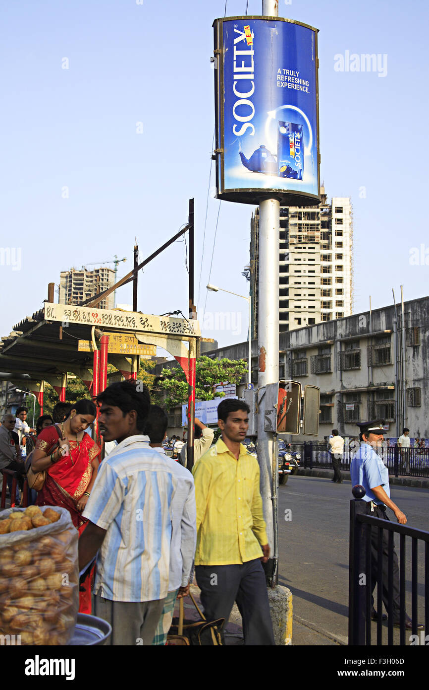 Bus stop bombay maharashtra india hi-res stock photography and images ...
