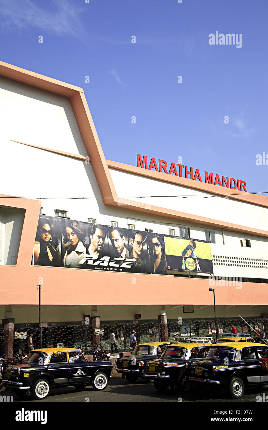 India cinema stand hi-res stock photography and images - Alamy