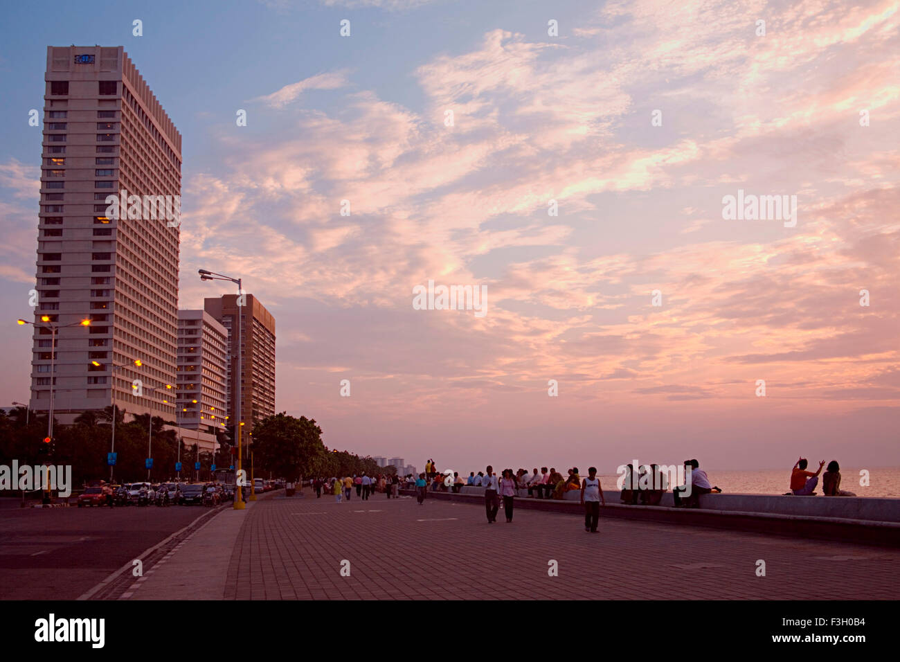 An evening at Nariman point Skyscrapers Five Star Hotel The Oberoi ...