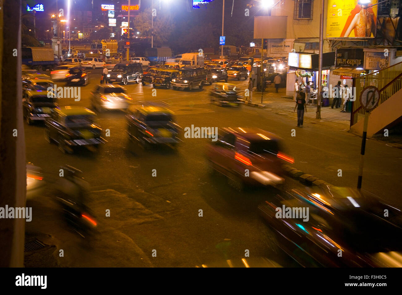 Chowpatty night view bombay mumbai hi-res stock photography and images ...