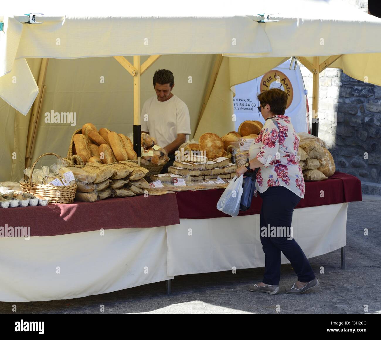 The pyrenees broto hi-res stock photography and images - Alamy