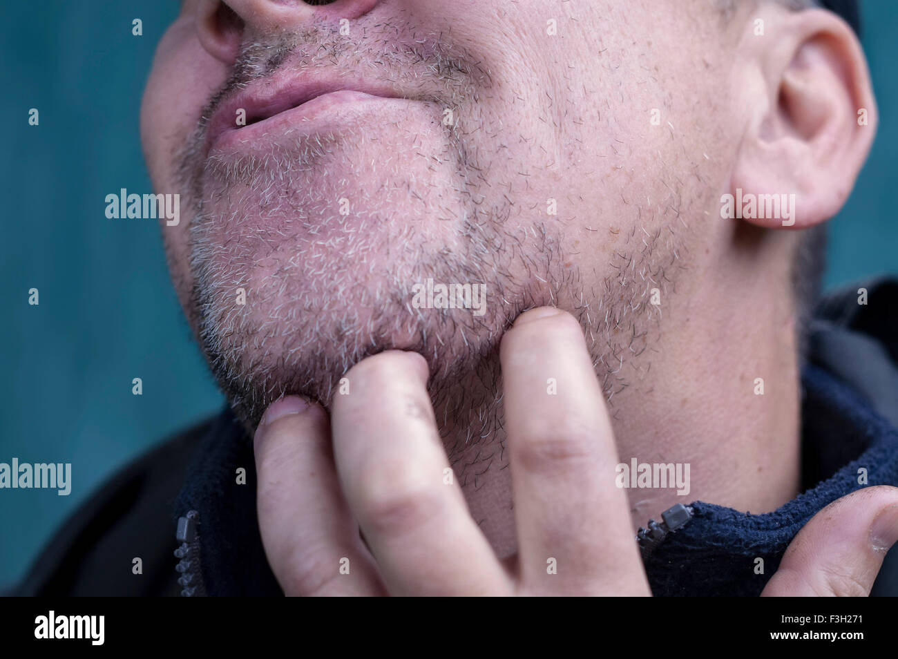 Man scratching chin hi-res stock photography and images - Alamy