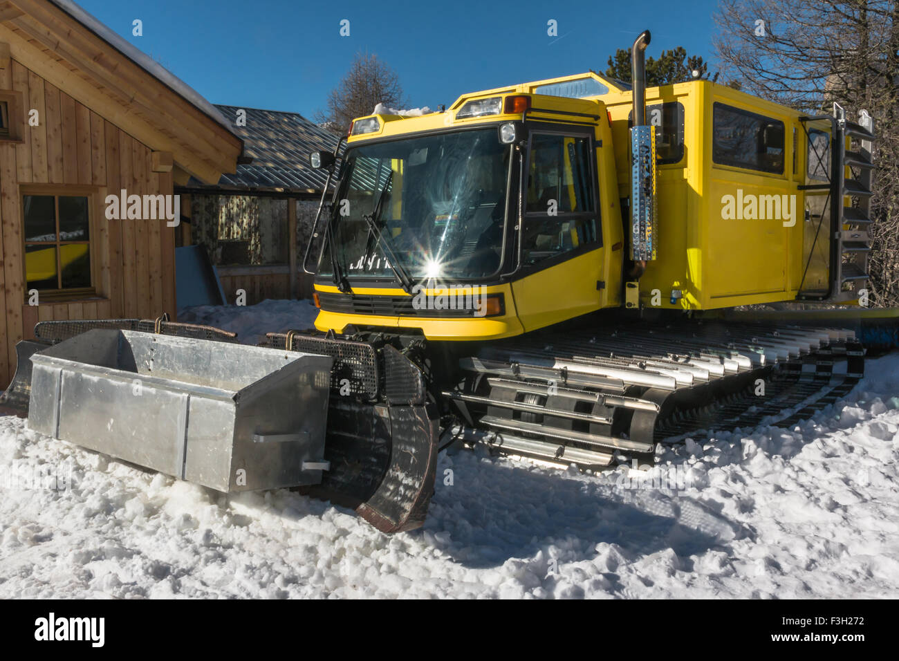 Snow grooming machine on hi-res stock photography and images - Alamy