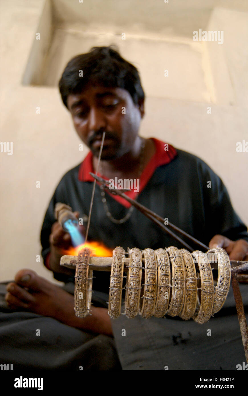 Man making bangles hi-res stock photography and images - Alamy