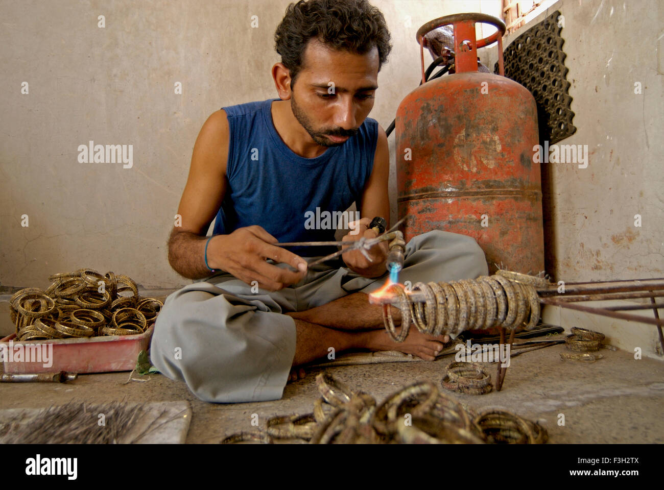 India making bangles hi-res stock photography and images - Alamy