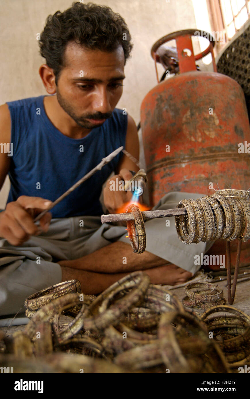 Man making bangles hi-res stock photography and images - Alamy
