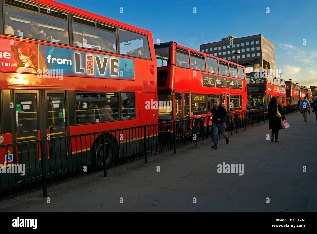 Buses in london hi-res stock photography and images - Alamy