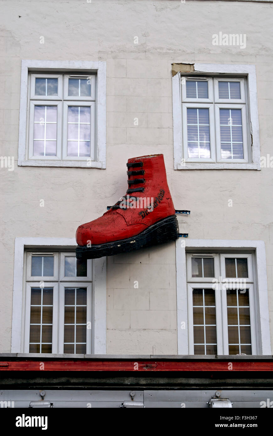 Shoe Shop Signage High Resolution Stock Photography and Images - Alamy