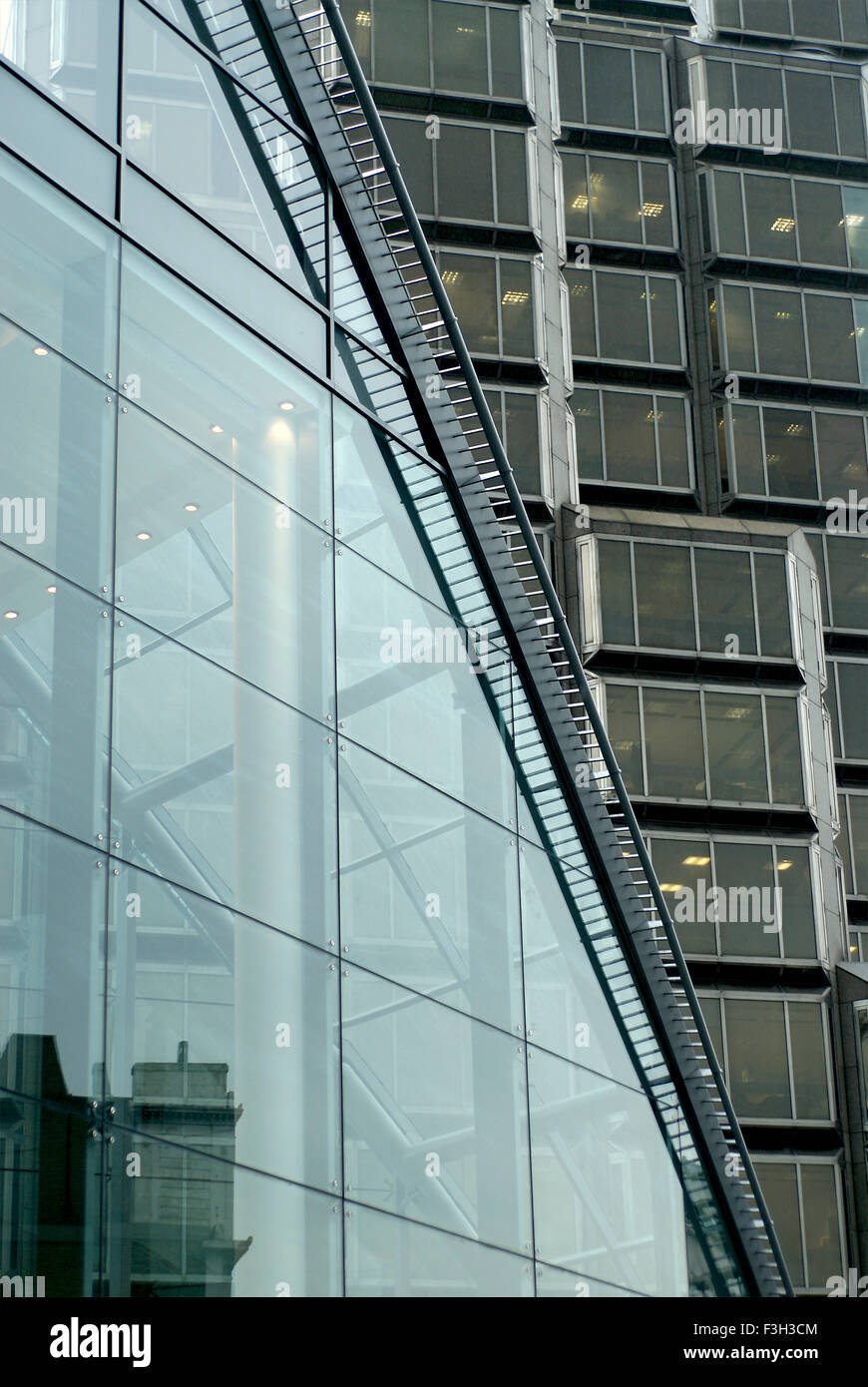 Glass buildings london hi-res stock photography and images - Alamy
