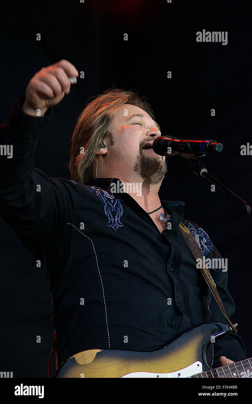 Travis Tritt in performance at the Kicker Country Music Festival and ...