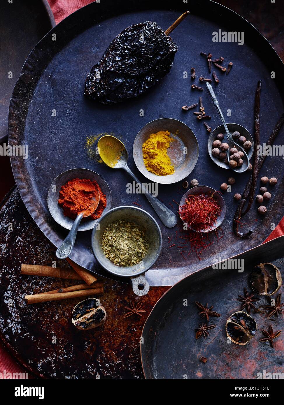 Spices, chillis, cloves, star anise, vanilla, mace, turmeric, cinnamon ...