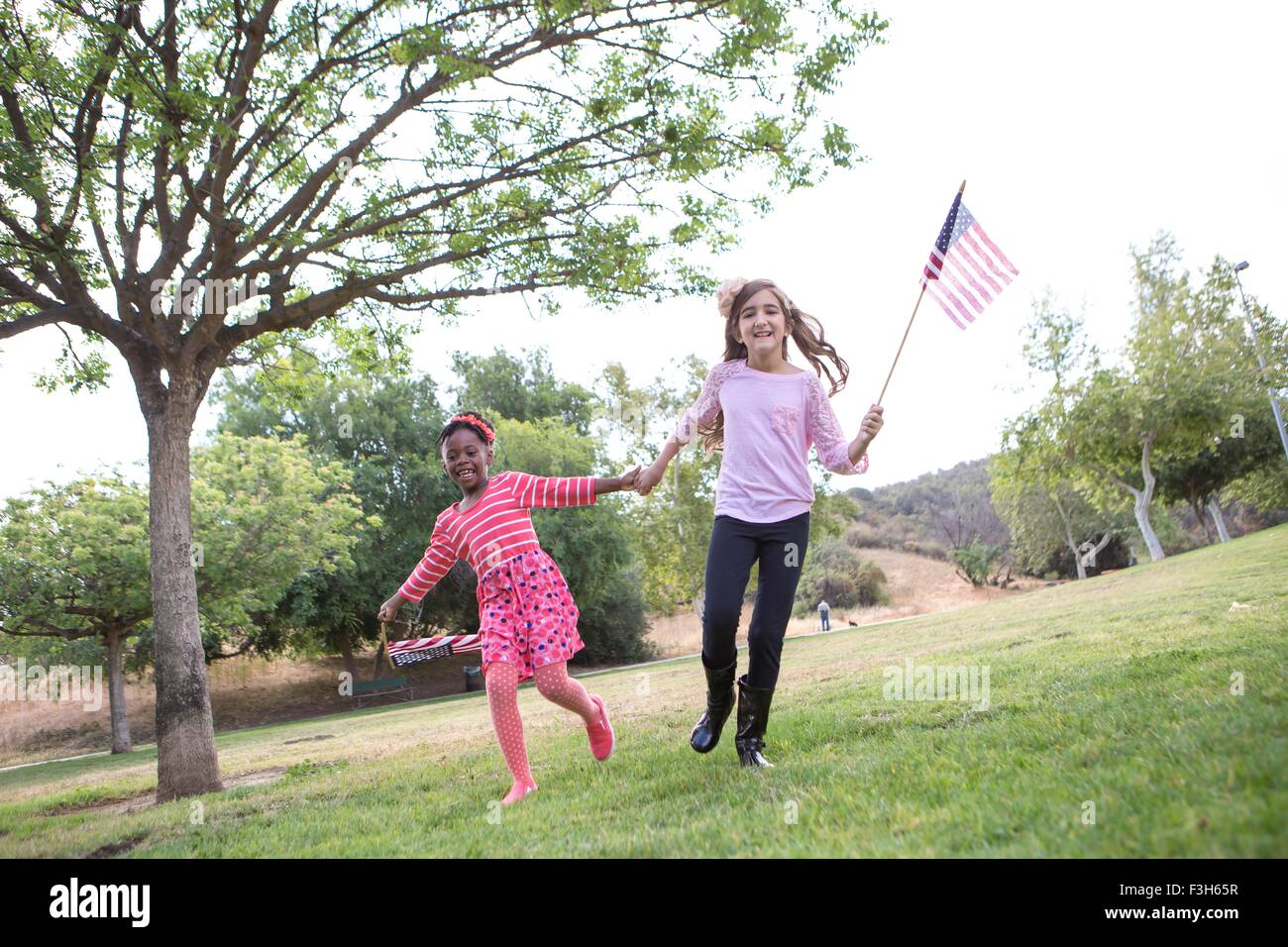 Children american flag hi-res stock photography and images - Alamy