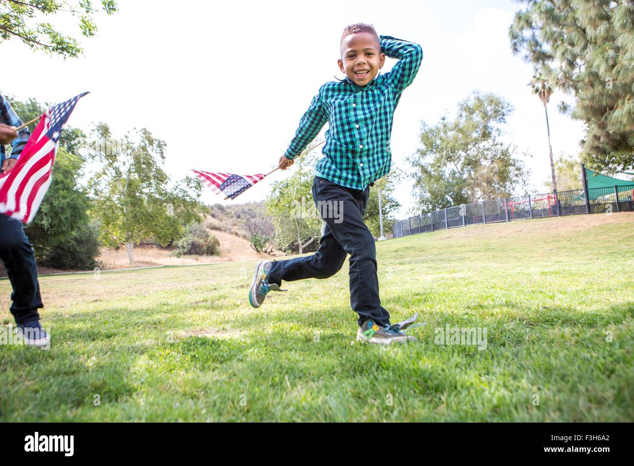 Children american flag hi-res stock photography and images - Alamy