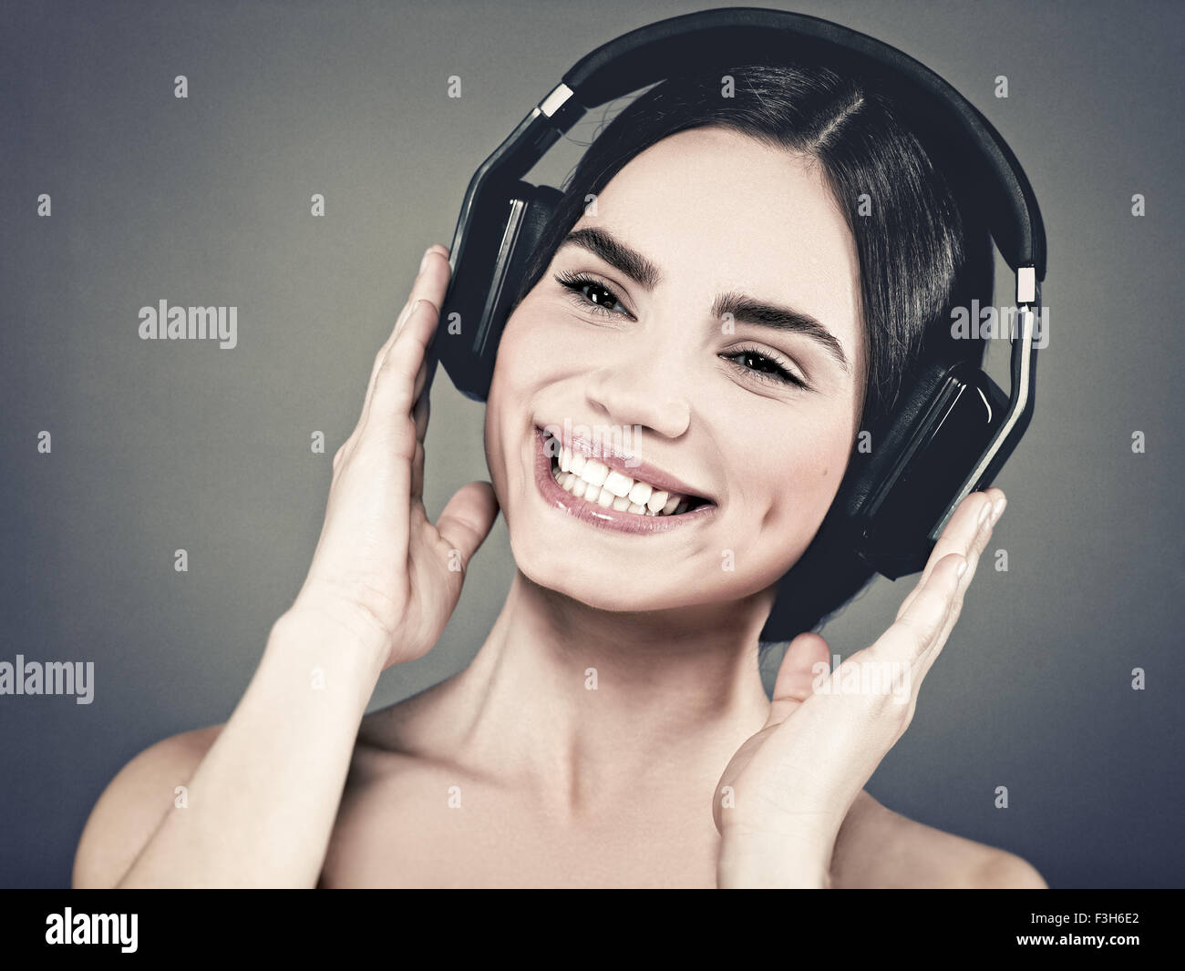 Headset headphones hi-res stock photography and images - Alamy