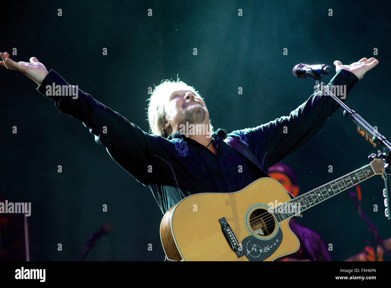Travis Tritt in performance at the Kicker Country Music Festival and ...