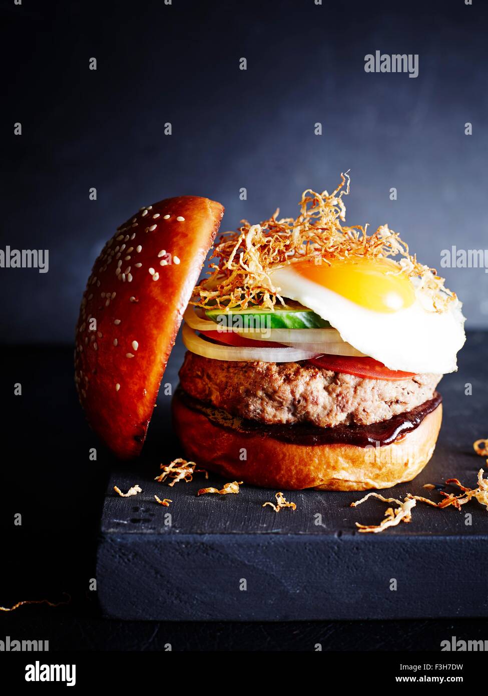 Classic Burger, close-up Stock Photo - Alamy