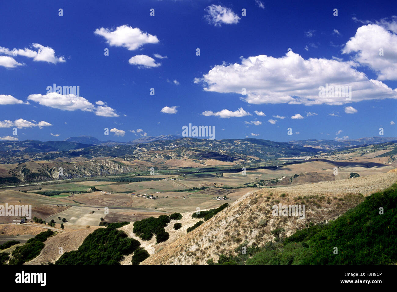 River landscape river landscapes hi-res stock photography and images ...