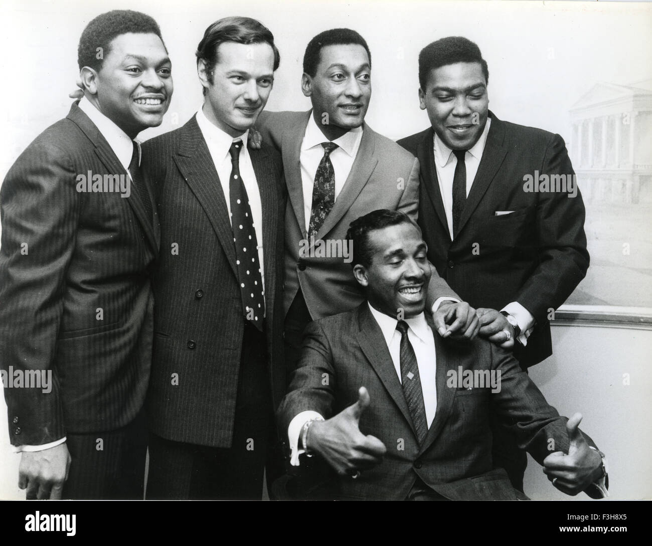 Four tops 1966 hi-res stock photography and images - Alamy