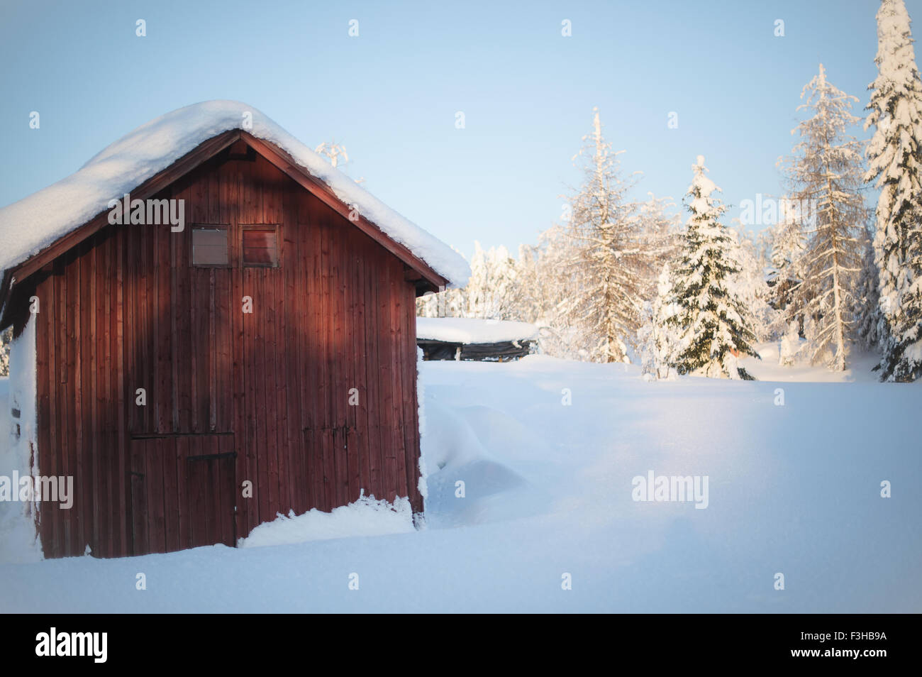 White barn winter hi-res stock photography and images - Alamy