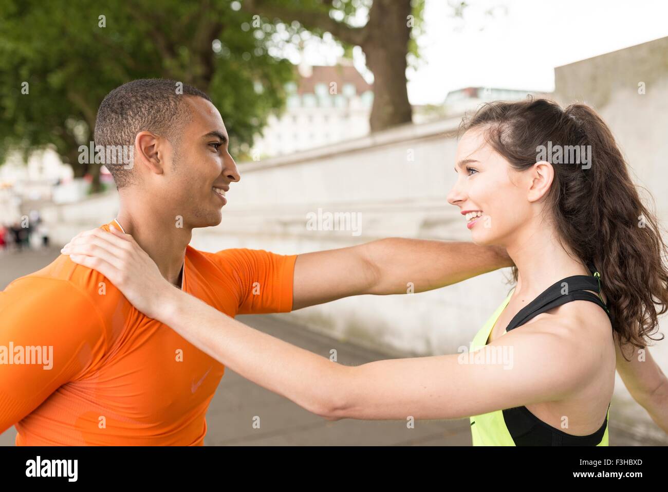 Hands on each others shoulders hi-res stock photography and images - Alamy