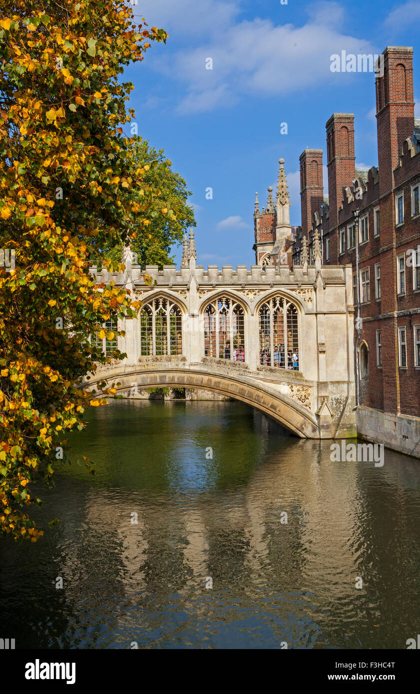 A view of the beautiful Bridge of Sighs in Cambridge, UK Stock Photo ...